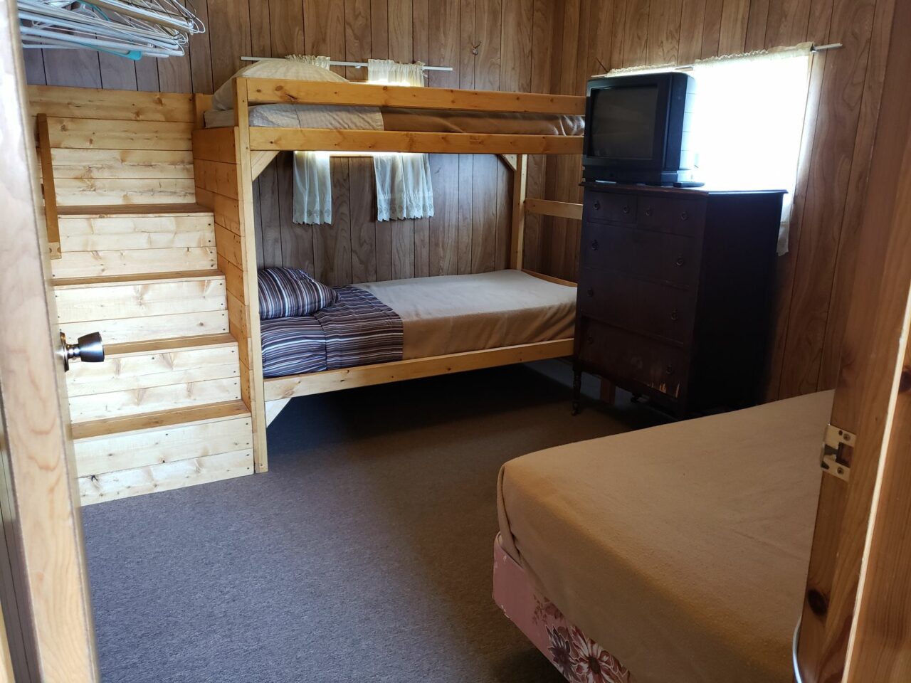 Cabin Rates | Trapper’s Point Camp | Fishing, Bear Hunting, Cabins ...